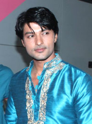 Everything You Need to Know About Anas Rashid: Bio, Love & Lifestyle